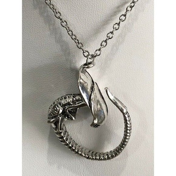Jewelry | 52 Alien Xenomorph Creature Horror Necklace Charm Alien ...